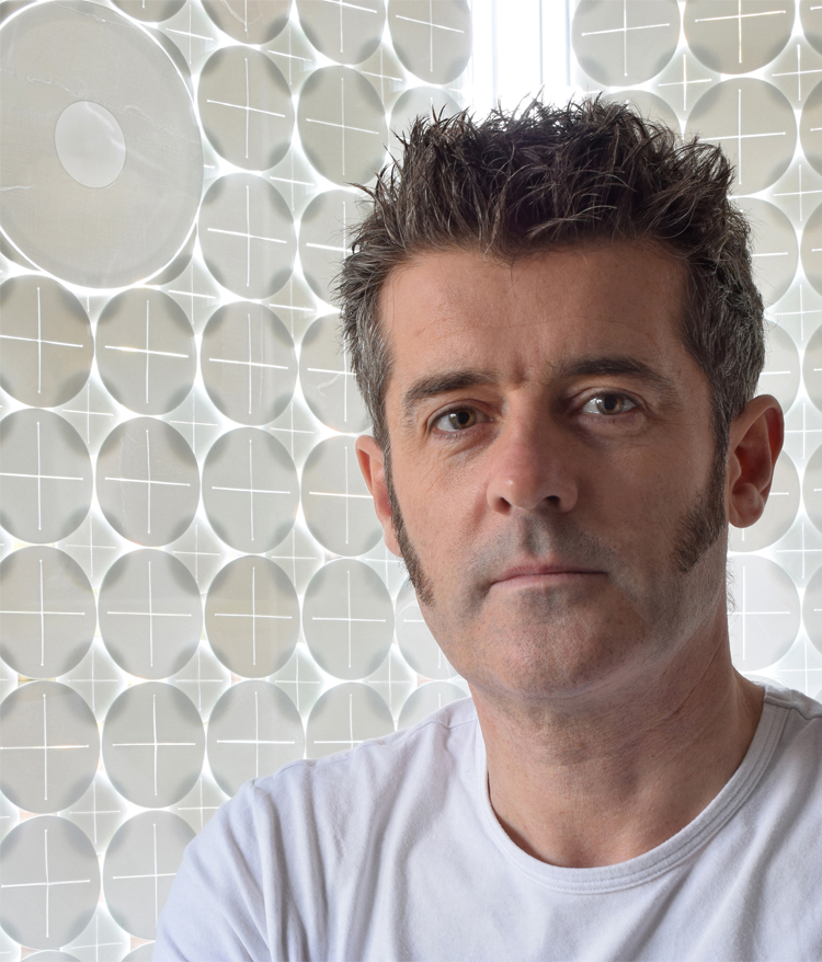 Bio/Statement – Chris Wight – Artist in Bone China